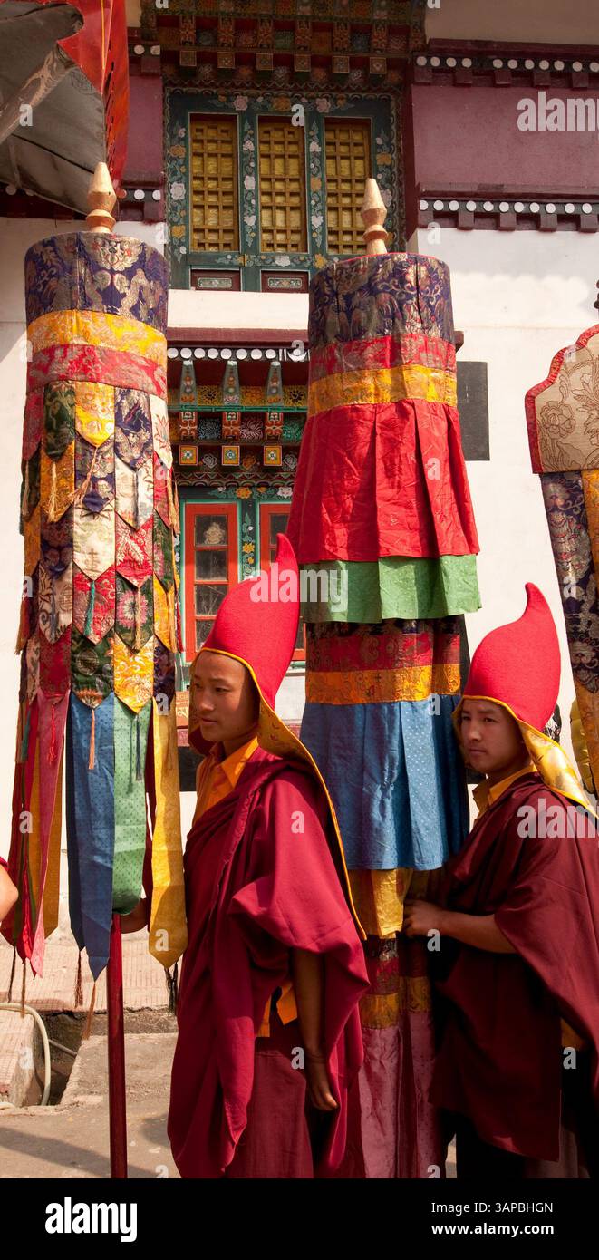 Novice buddhist monk teacher hi-res stock photography and images - Alamy
