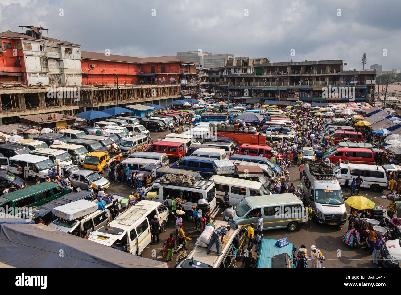 Accra, Ghana. Makole Market Parking Lot Stock Photo - Alamy