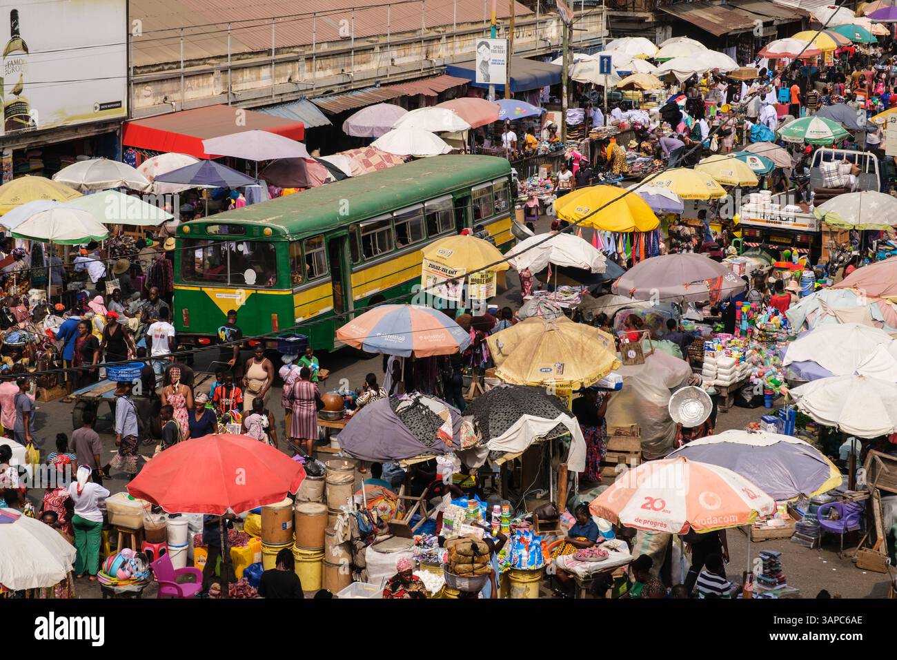 Accra, Ghana. Makole Market Street Scene Stock Photo - Alamy