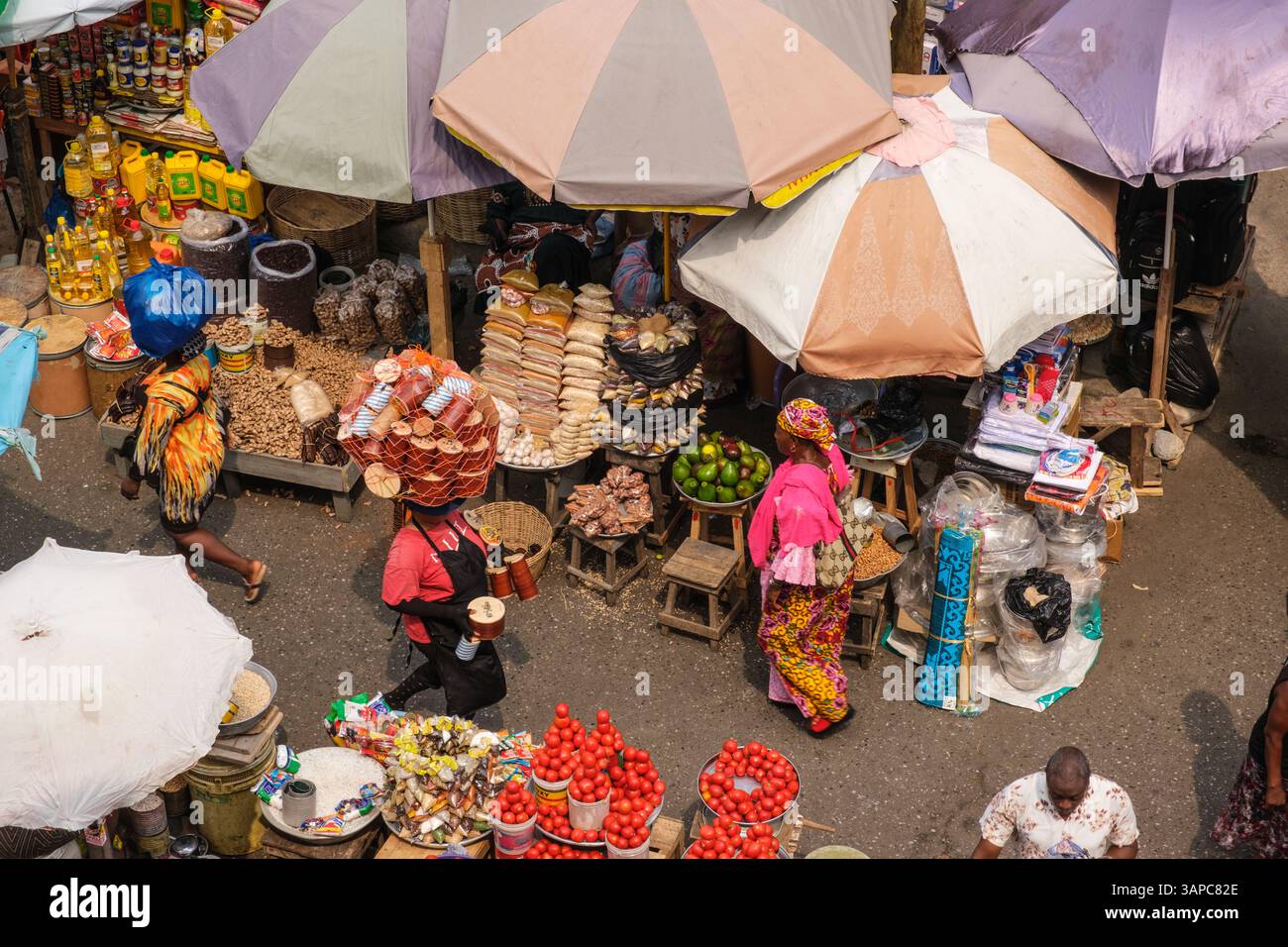 Accra, Ghana. Makole Market Street Scene Stock Photo - Alamy