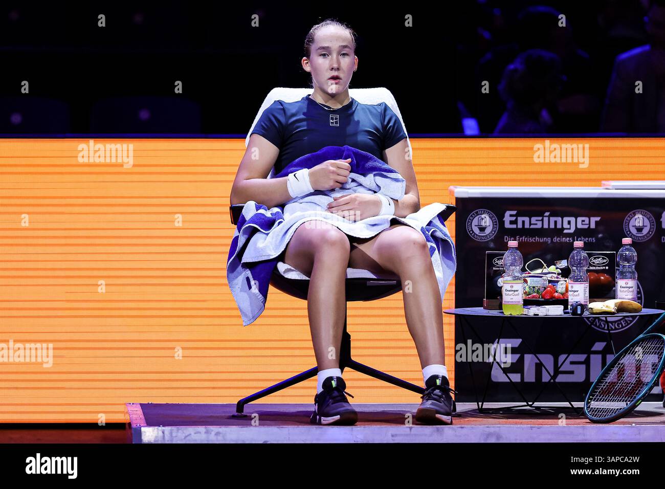 Stuttgart, Deutschland. 16th Apr, 2025. Im Bild Mirra Andreeva Mirra Andreeva vs Erika Andreeva ...