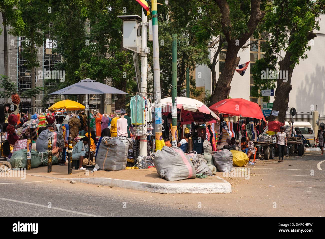 Market streets ghana hi-res stock photography and images - Alamy