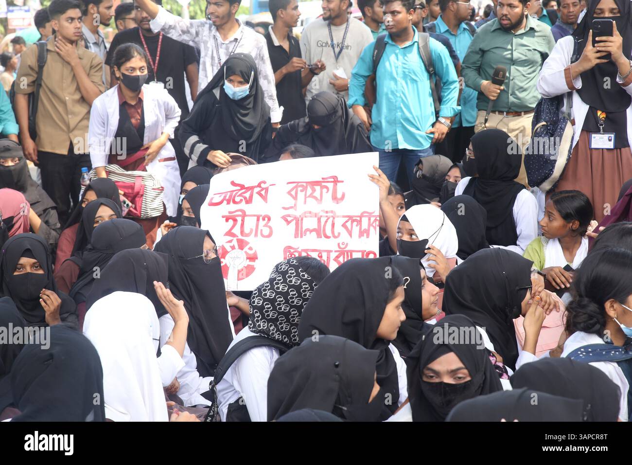 Chittagong, Chittagong, Bangladesh. 16th Apr, 2025. At Chattogram's No ...