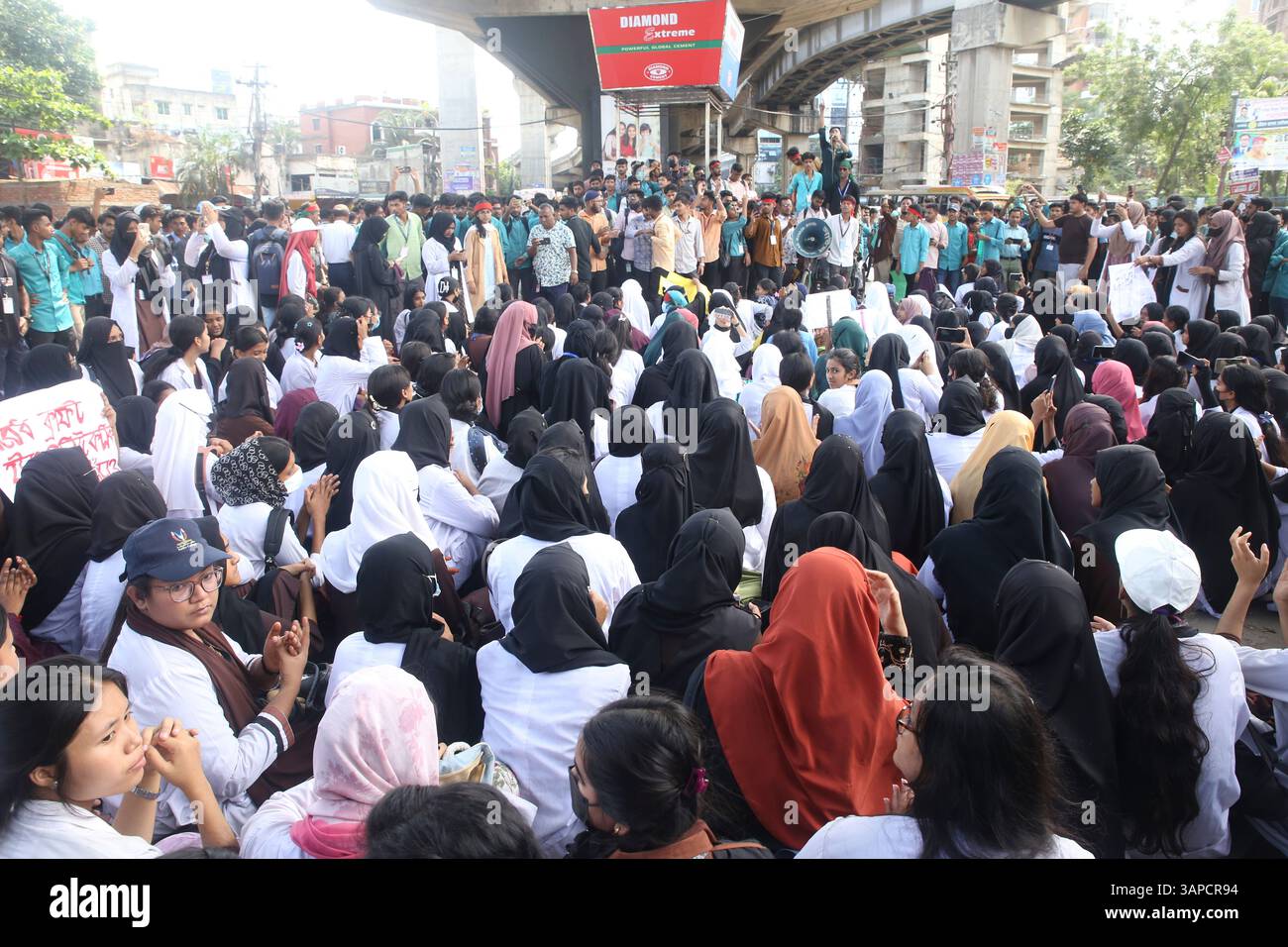 Chittagong, Chittagong, Bangladesh. 16th Apr, 2025. At Chattogram's No ...