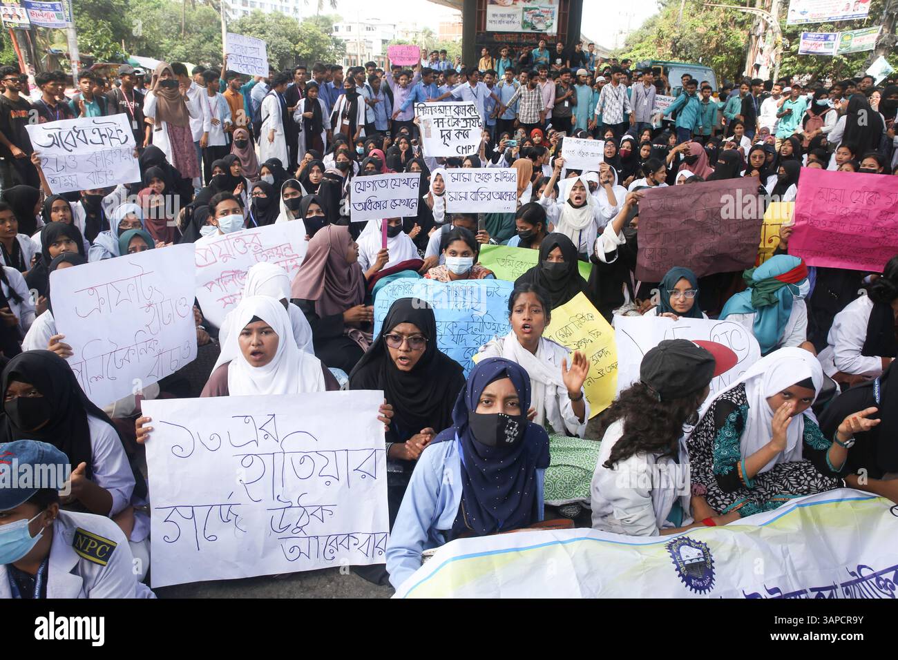 Chittagong, Chittagong, Bangladesh. 16th Apr, 2025. At Chattogram's No ...