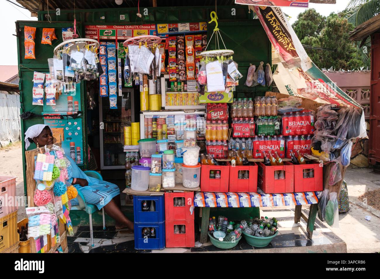 Accra, Ghana. Woman and her Sidewalk Refreshment Stand Stock Photo - Alamy