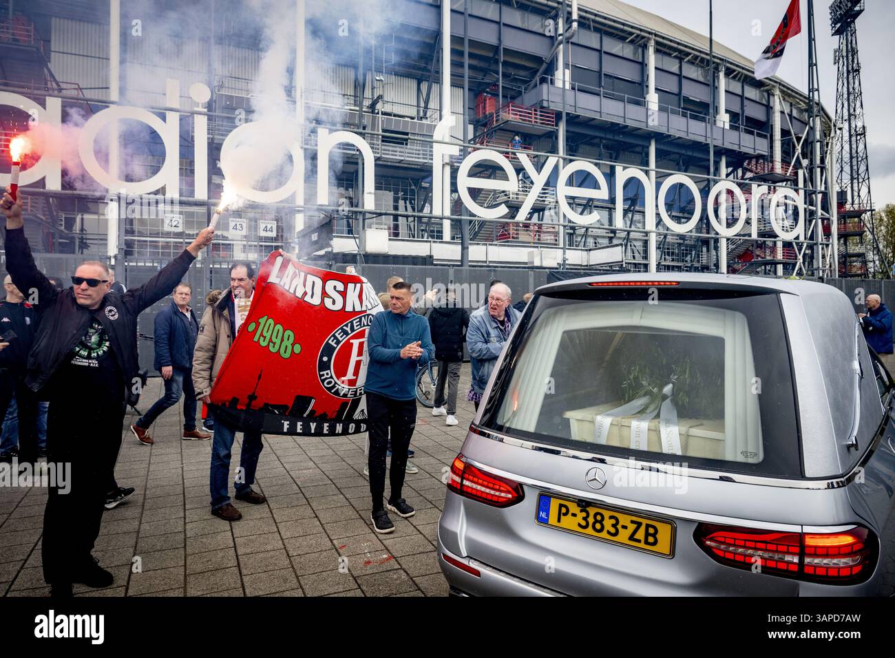 Rotterdam, Netherlands. 16th Apr, 2025. ROTTERDAM - Fans say goodbye to ...