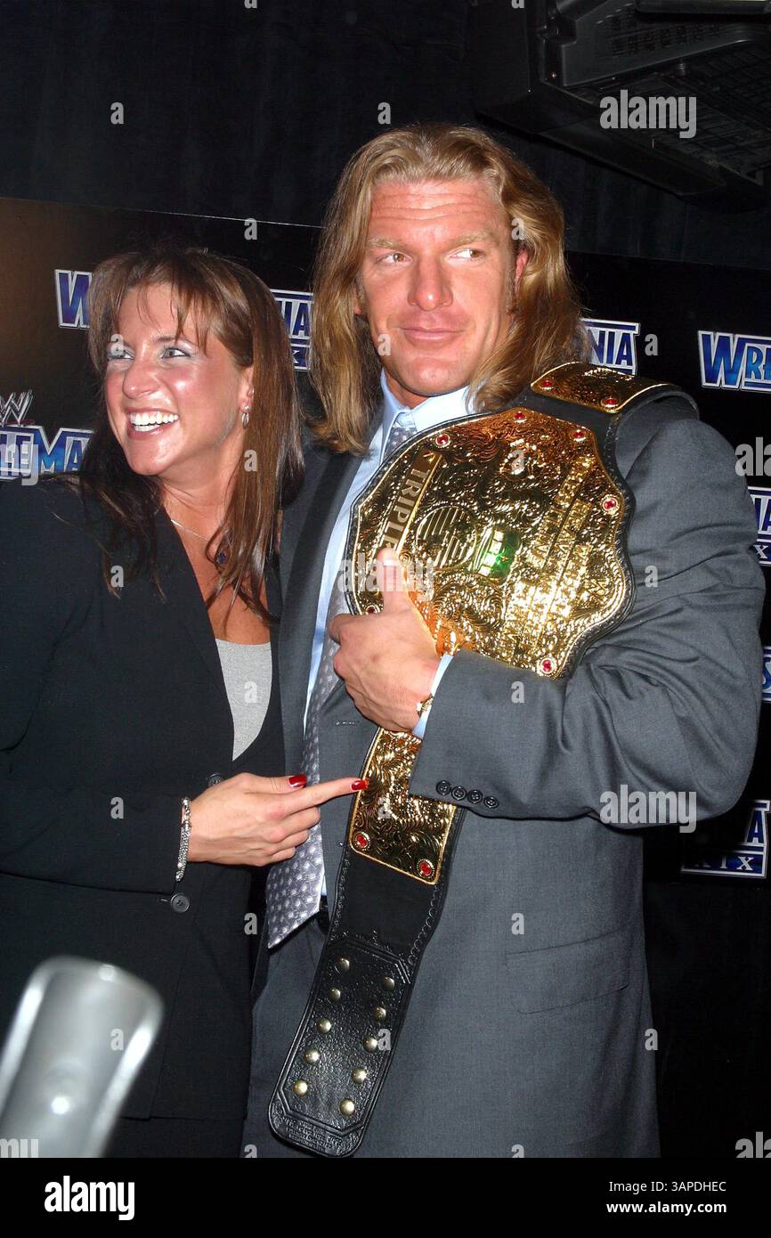 Stephanie mcmahon 2003 hi-res stock photography and images - Alamy