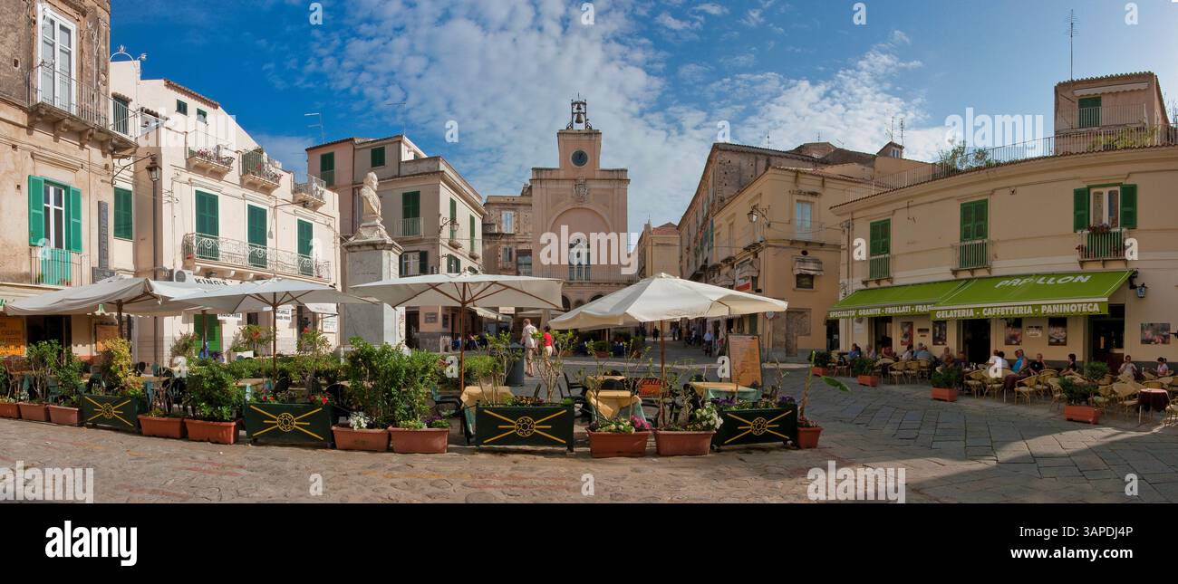 Square with sidewalk café, Tropea, Calabria, Italië, Italy, Rene van ...