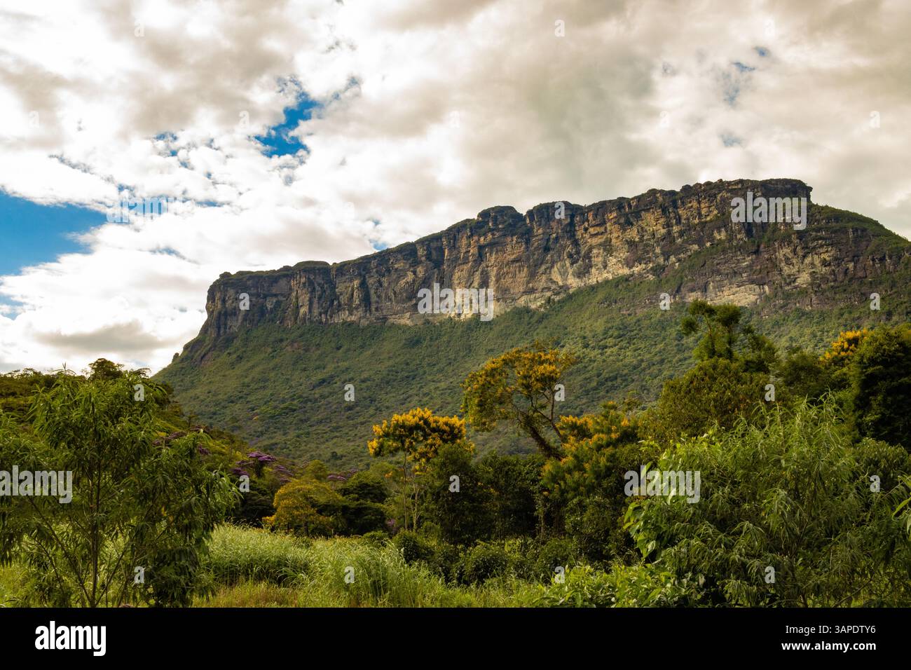 Breathtaking mountain scenery in Pati Valley, Chapada Diamantina, Bahia ...