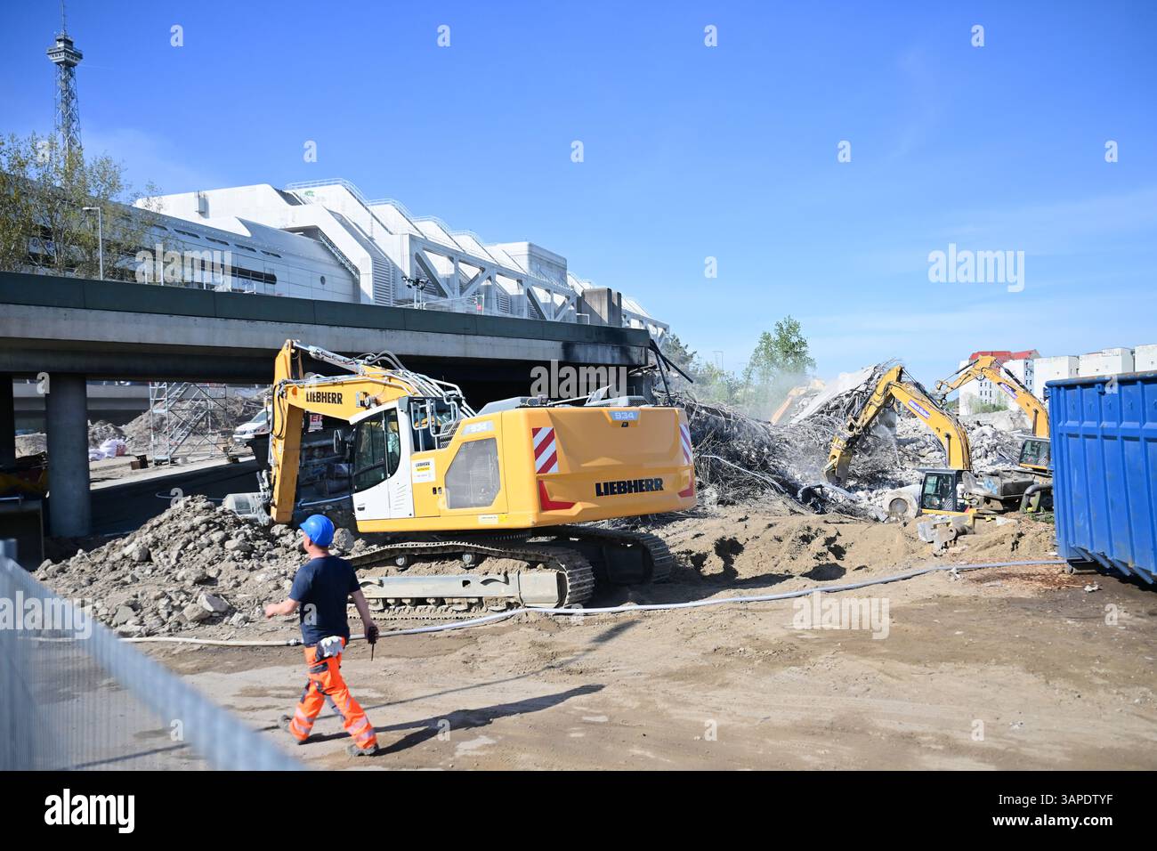 Berlin, Germany. 16th Apr, 2025. Demolition work on the construction ...