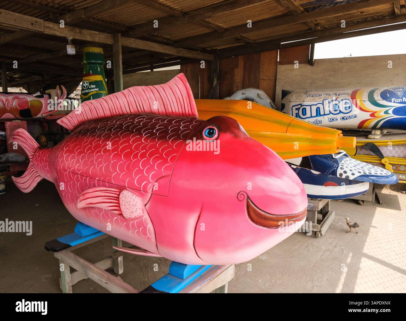 Fish shape coffin hi-res stock photography and images - Alamy