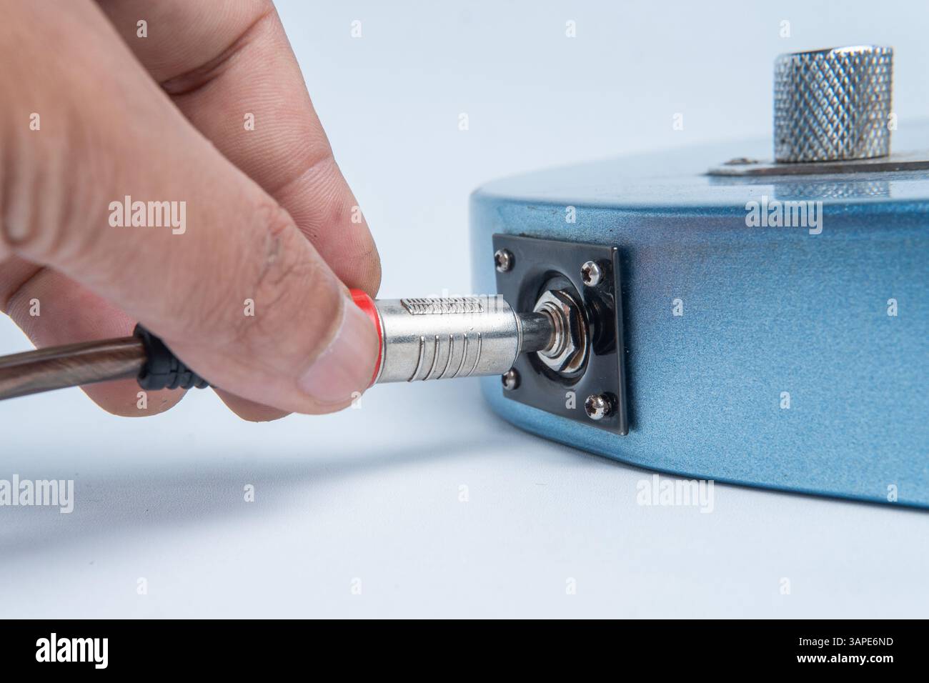 Plugging the gear hi-res stock photography and images - Alamy