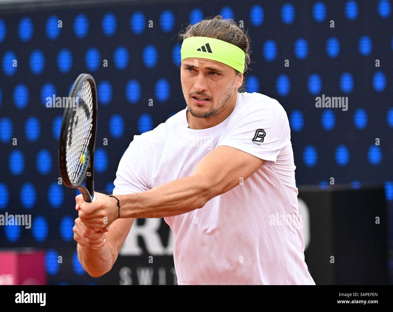 Munich, Germany. 16th Apr, 2025. Tennis: ATP Tour - Munich, Singles, Men, Round of 16, Zverev ...