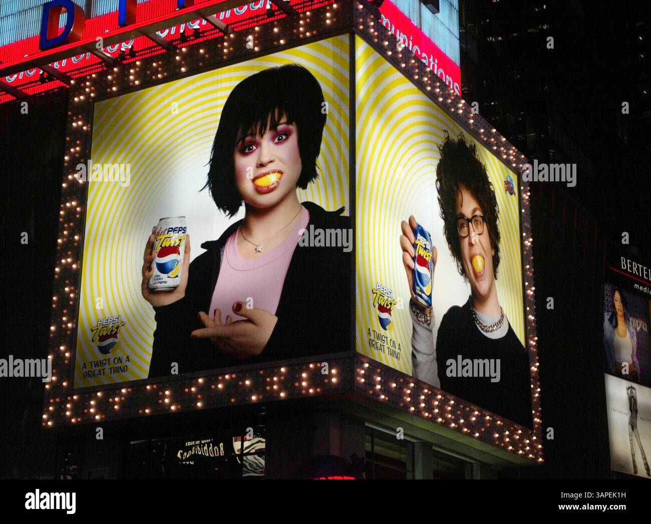 Times square 2003 billboard hi-res stock photography and images - Alamy