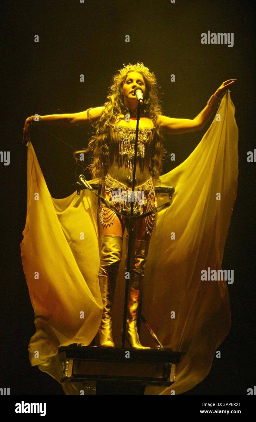 Sarah brightman 2004 hi-res stock photography and images - Alamy