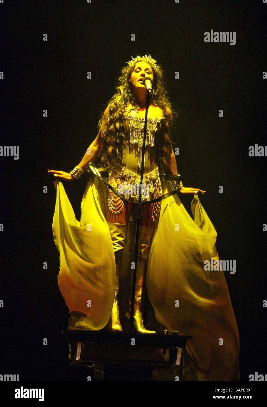 Sarah brightman 2004 hi-res stock photography and images - Alamy