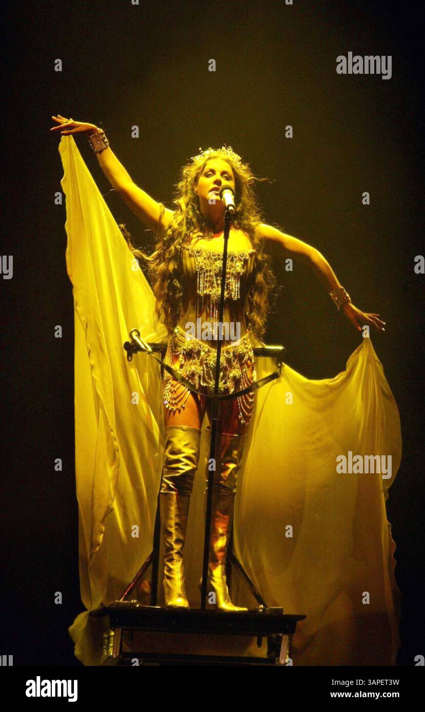 Sarah brightman 2004 hi-res stock photography and images - Alamy