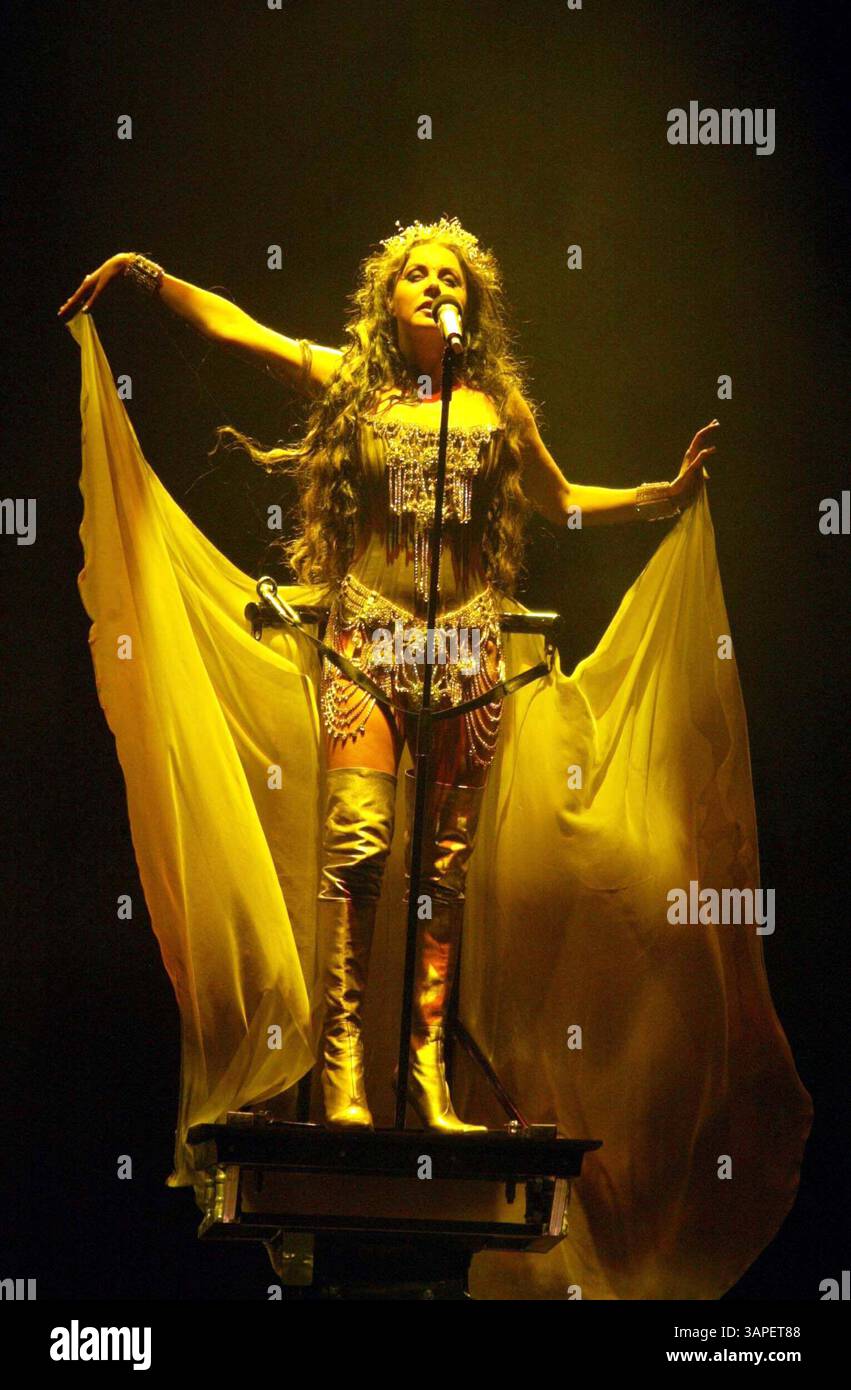 Sarah brightman 2004 hi-res stock photography and images - Alamy