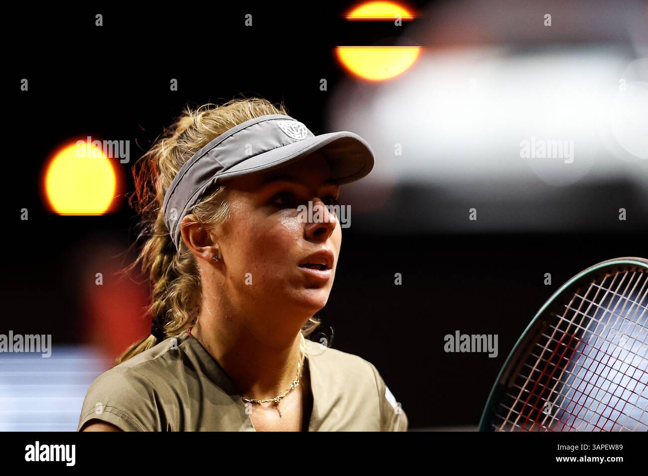 Im Bild Magdalena Frech Magdalena Frech POL vs Sara Errani ITA GER ...