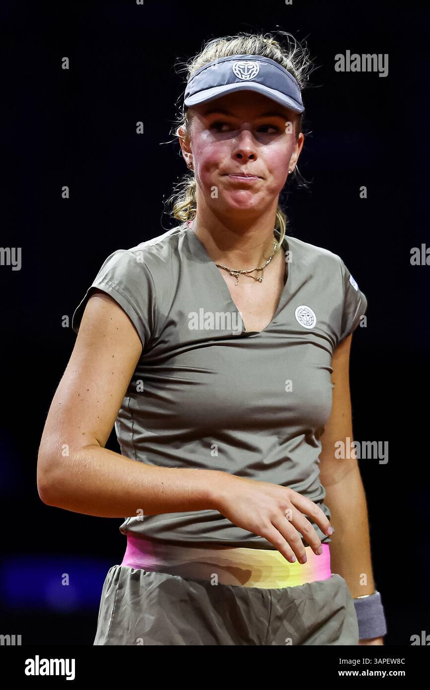 Im Bild Magdalena Frech Magdalena Frech POL vs Sara Errani ITA GER ...