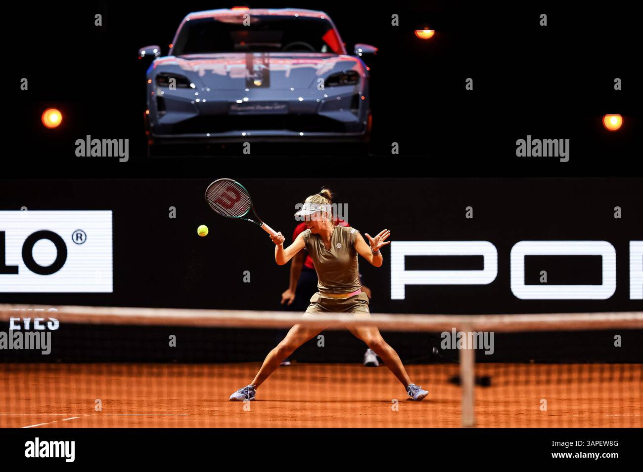 Im Bild Magdalena Frech Magdalena Frech POL vs Sara Errani ITA GER ...