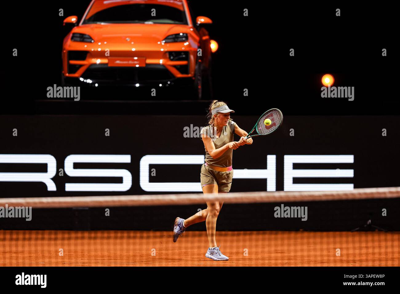 Im Bild Magdalena Frech Magdalena Frech POL vs Sara Errani ITA GER ...