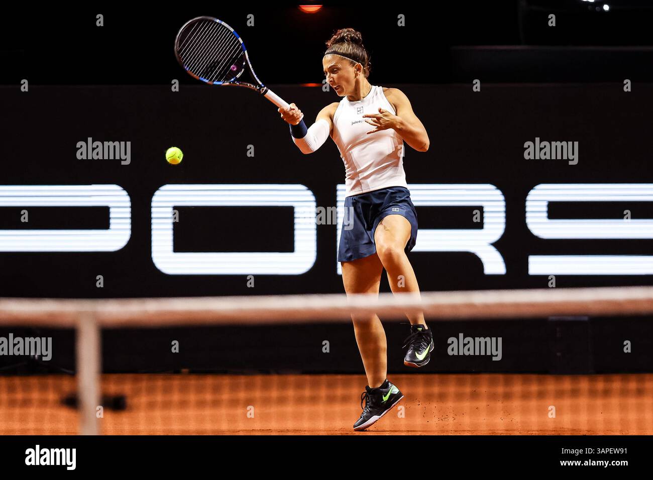 Im Bild Sara Errani Magdalena Frech POL vs Sara Errani ITA GER, Porsche ...