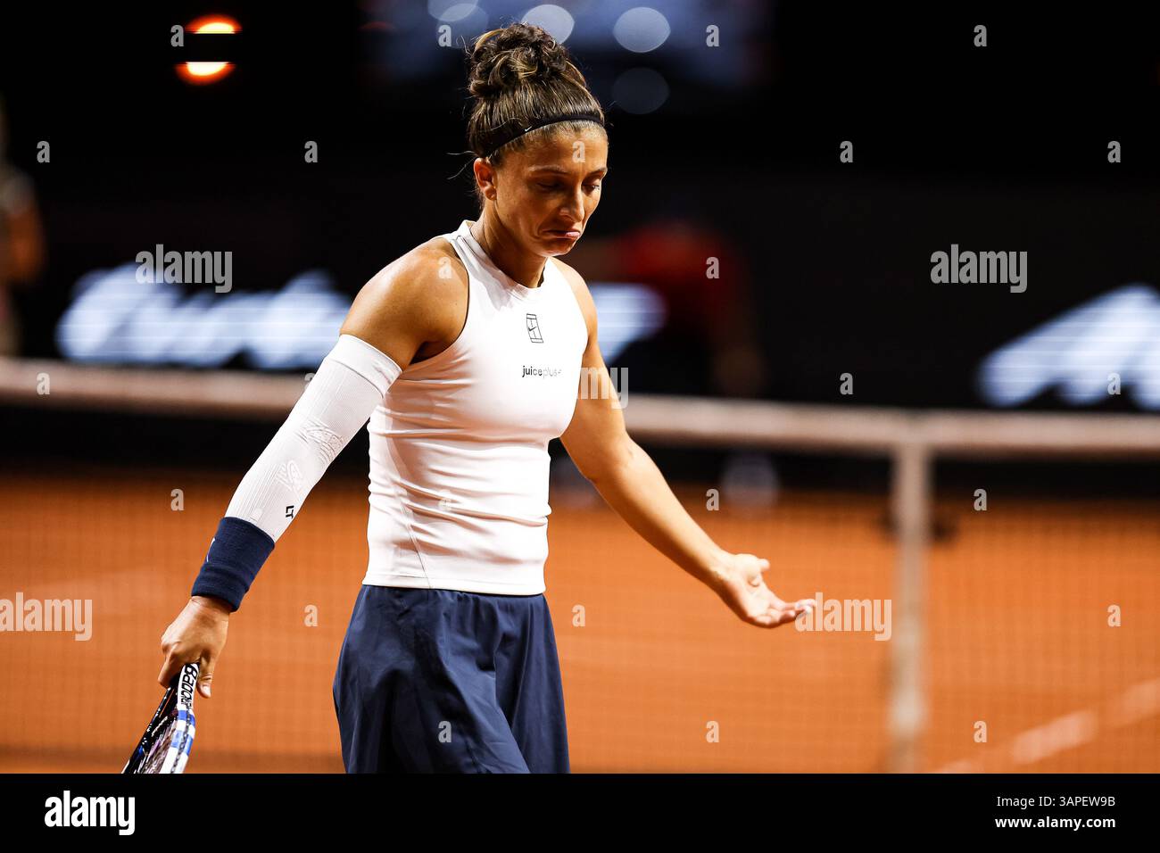 Stuttgart, Deutschland. 16th Apr, 2025. Im Bild Sara Errani Magdalena ...