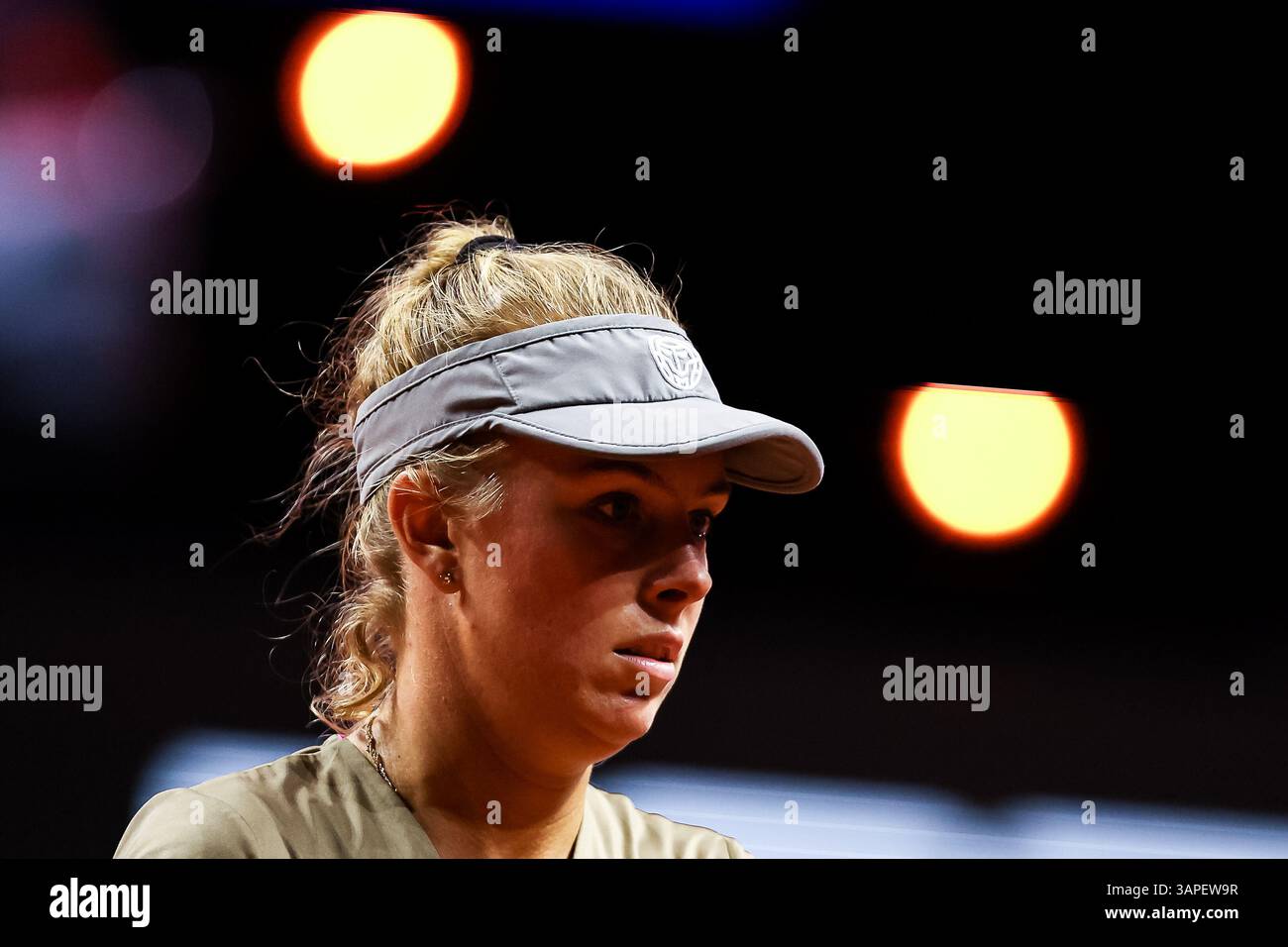 Im Bild Magdalena Frech Magdalena Frech POL vs Sara Errani ITA GER ...