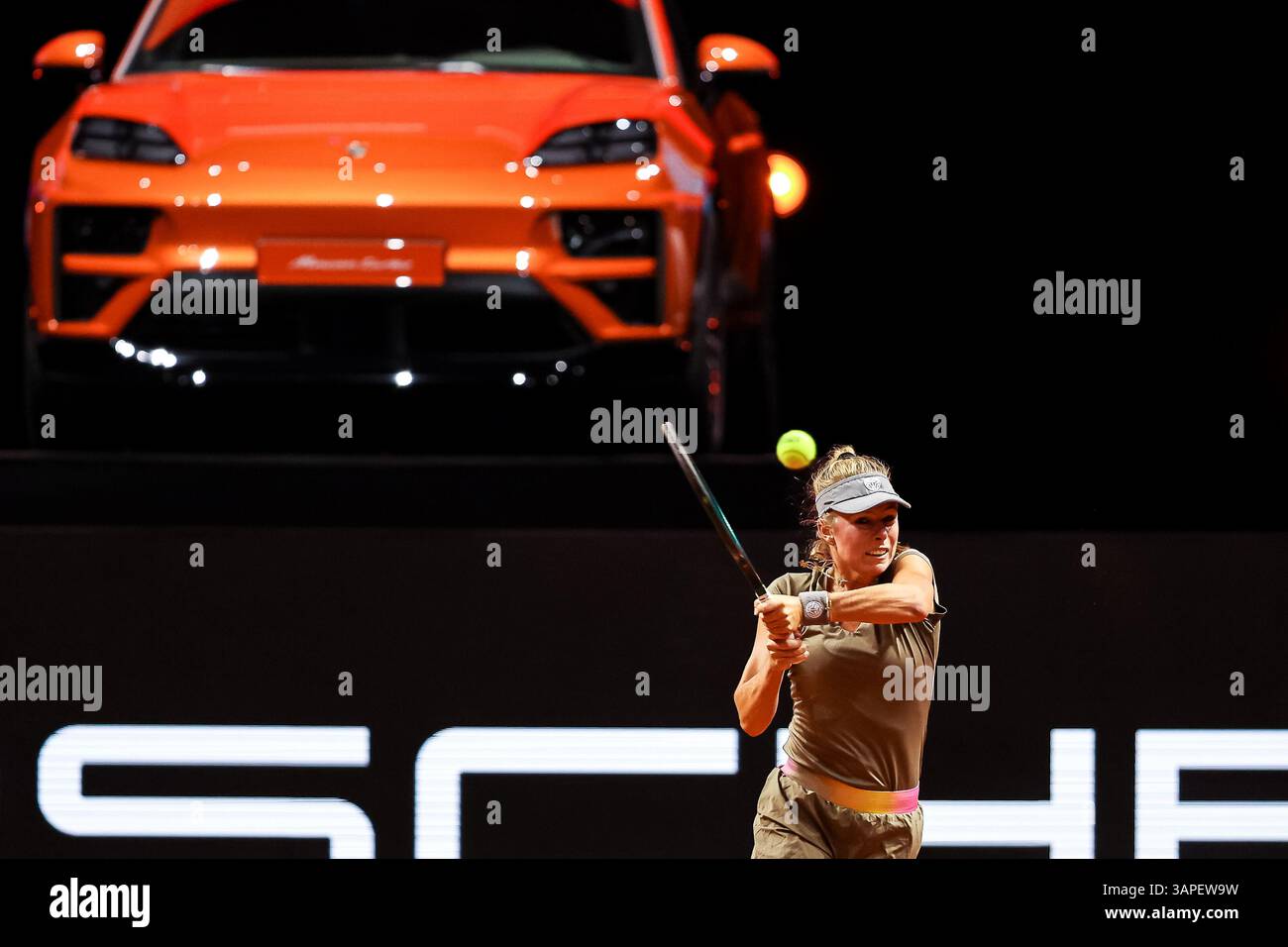 Im Bild Magdalena Frech Magdalena Frech POL vs Sara Errani ITA GER ...