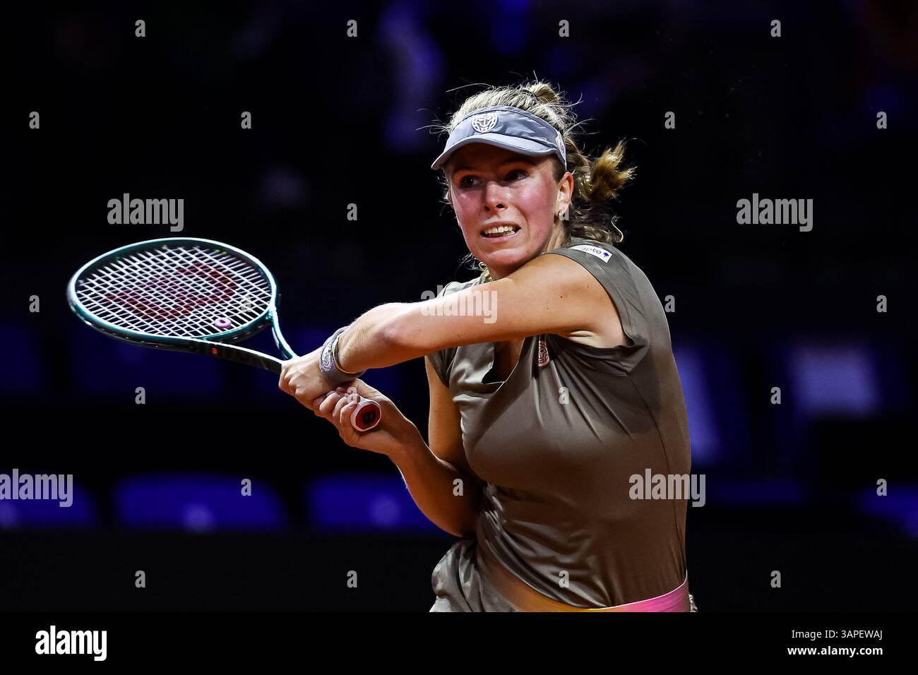 Im Bild Magdalena Frech Magdalena Frech POL vs Sara Errani ITA GER ...