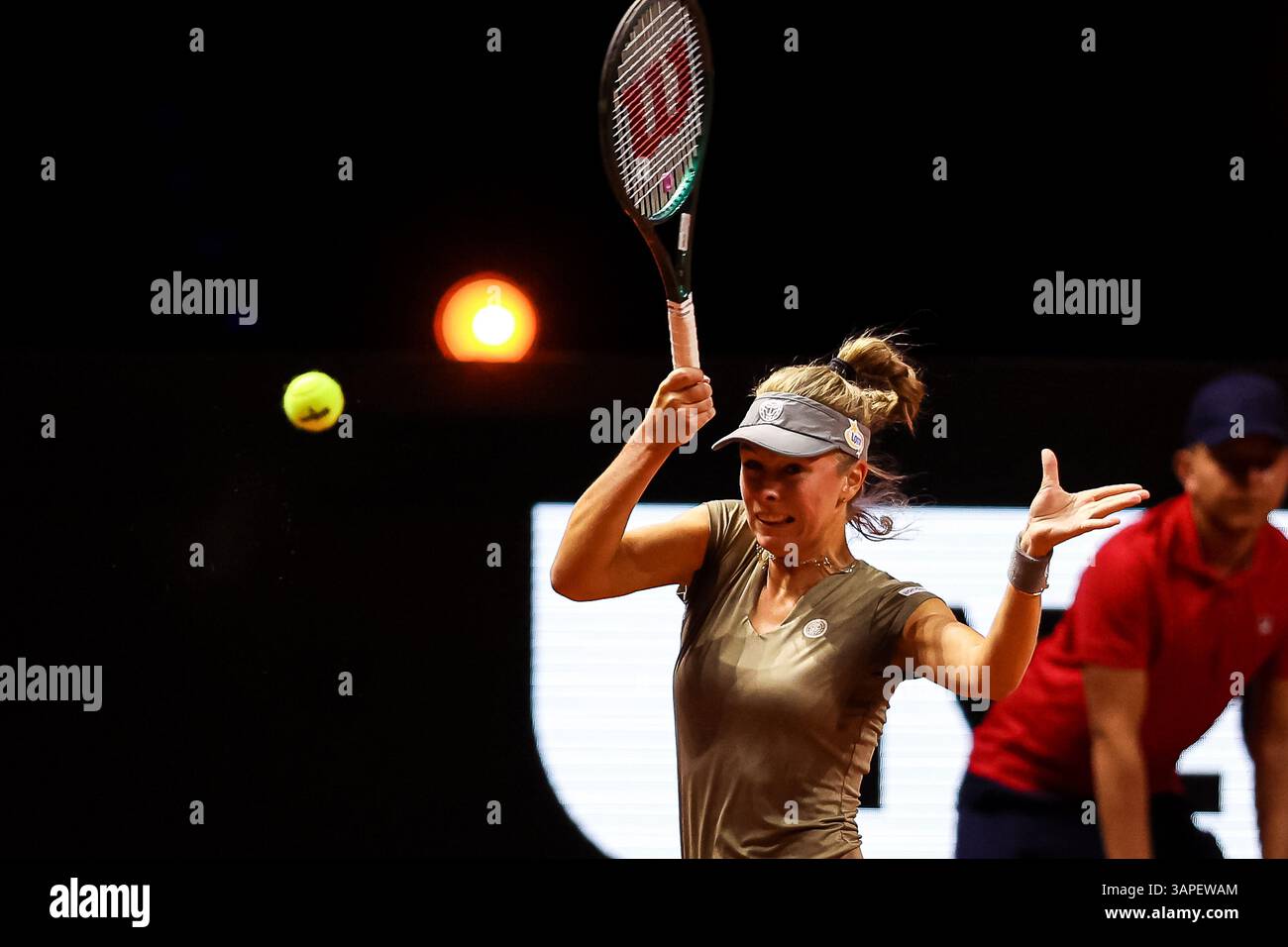 Im Bild Magdalena Frech Magdalena Frech POL vs Sara Errani ITA GER ...