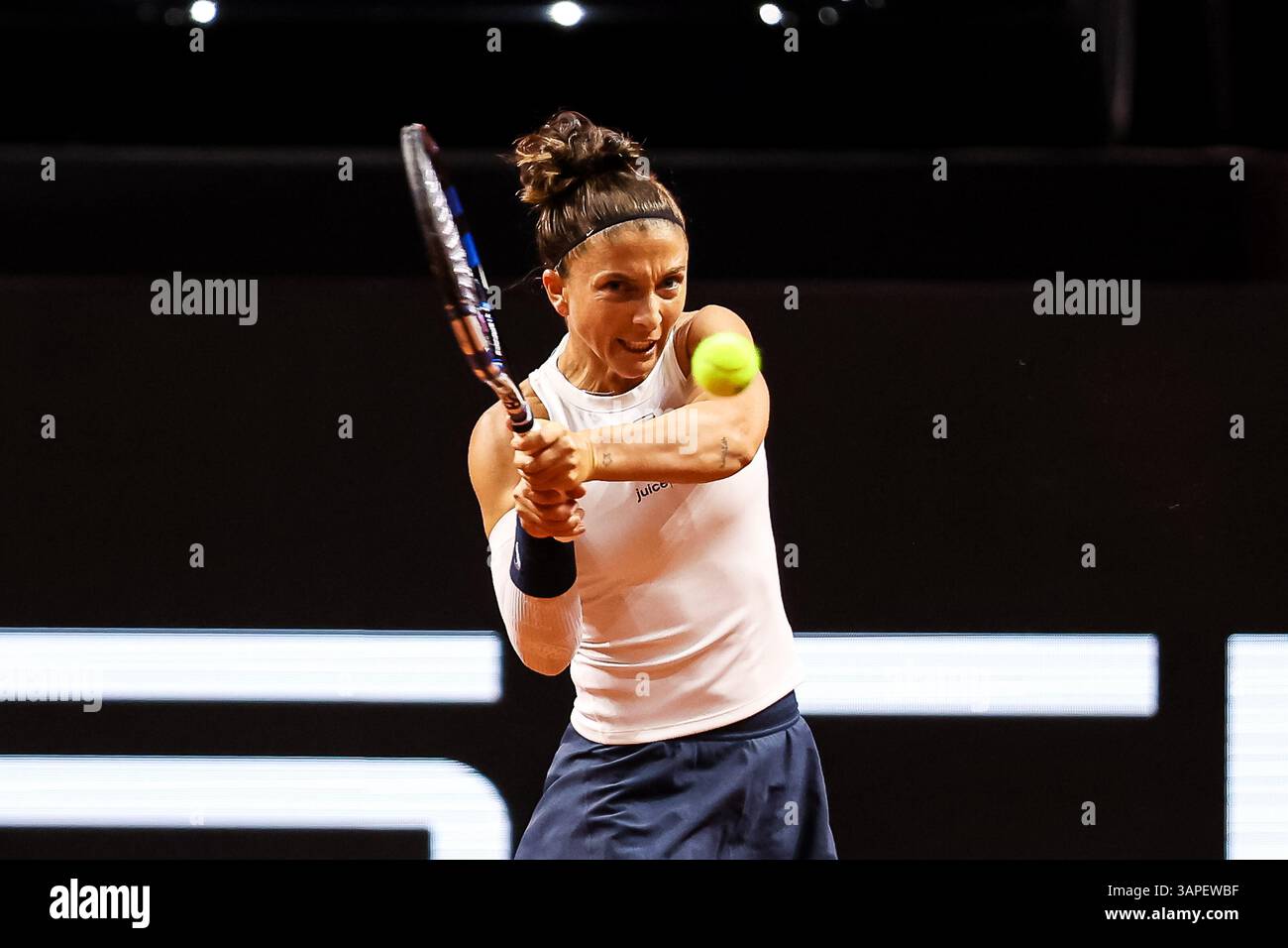 Im Bild Sara Errani Magdalena Frech POL vs Sara Errani ITA GER, Porsche ...