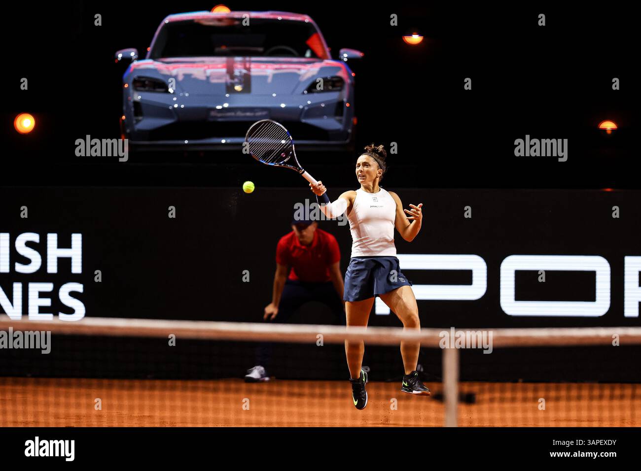 Im Bild Sara Errani Magdalena Frech POL vs Sara Errani ITA GER, Porsche ...