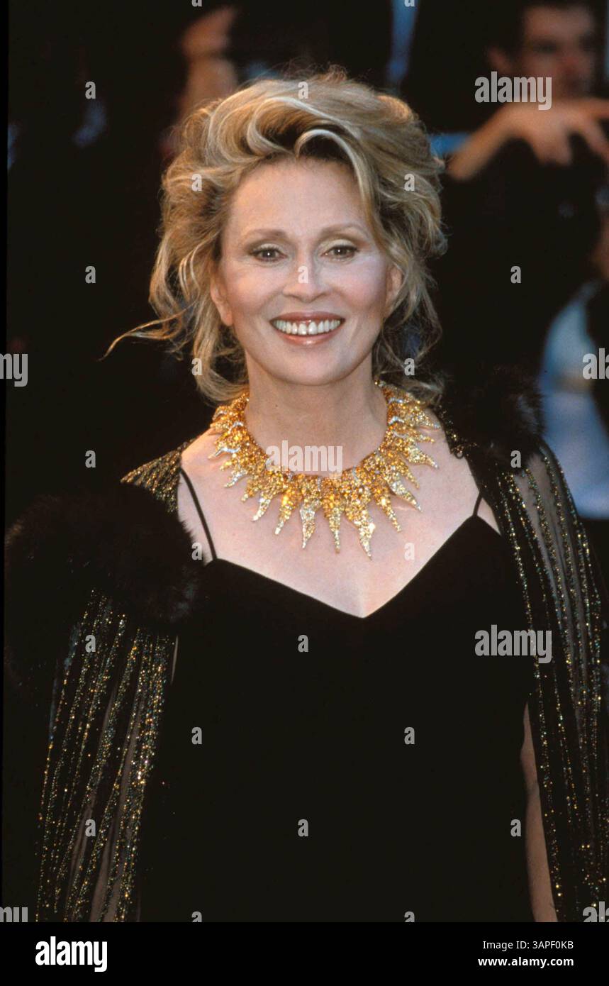 Faye dunaway cannes 1999 hi-res stock photography and images - Alamy