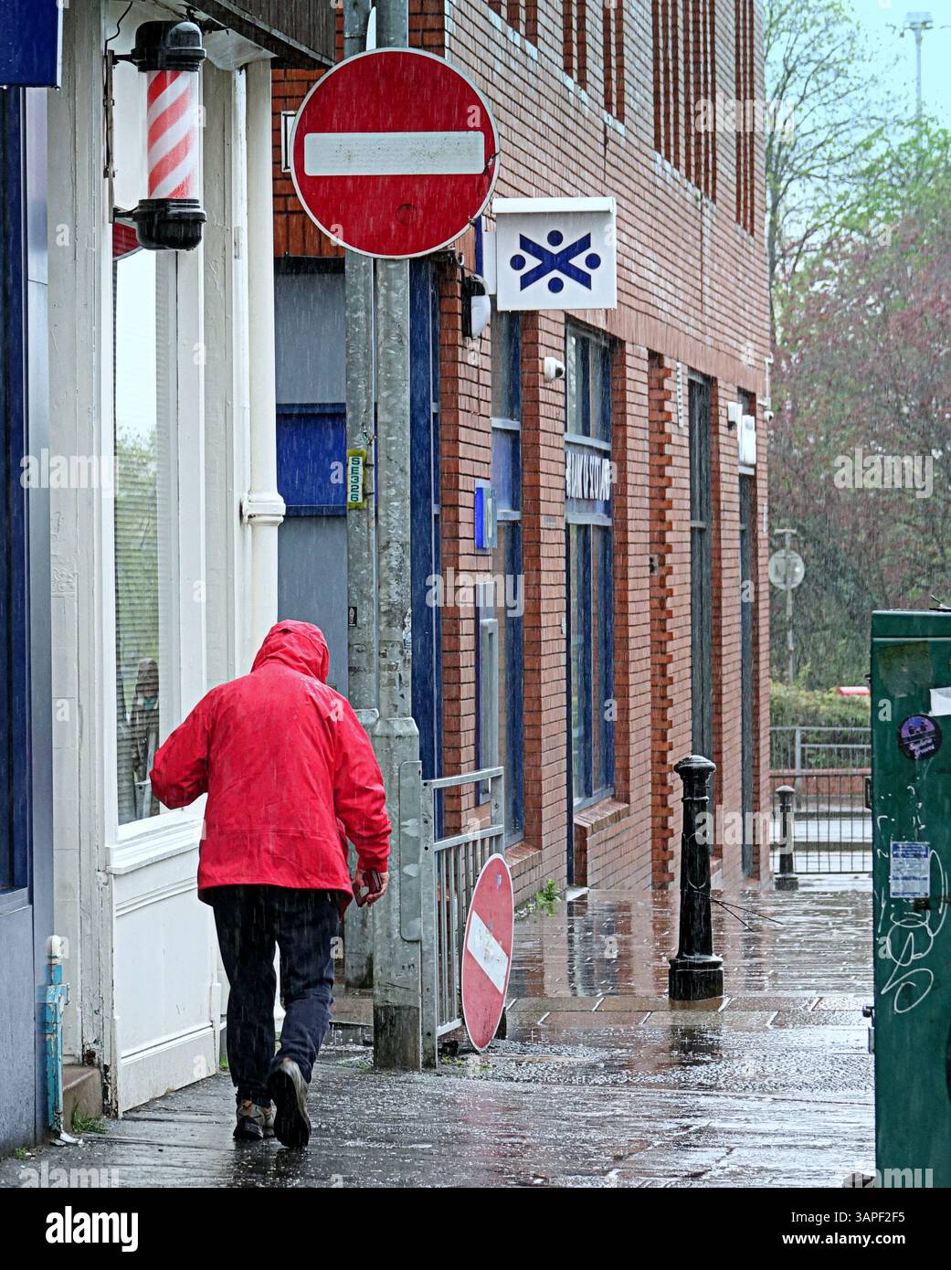 Glasgow, Scotland, UK. 16th April, 2025. UK Weather: Spring sees april ...