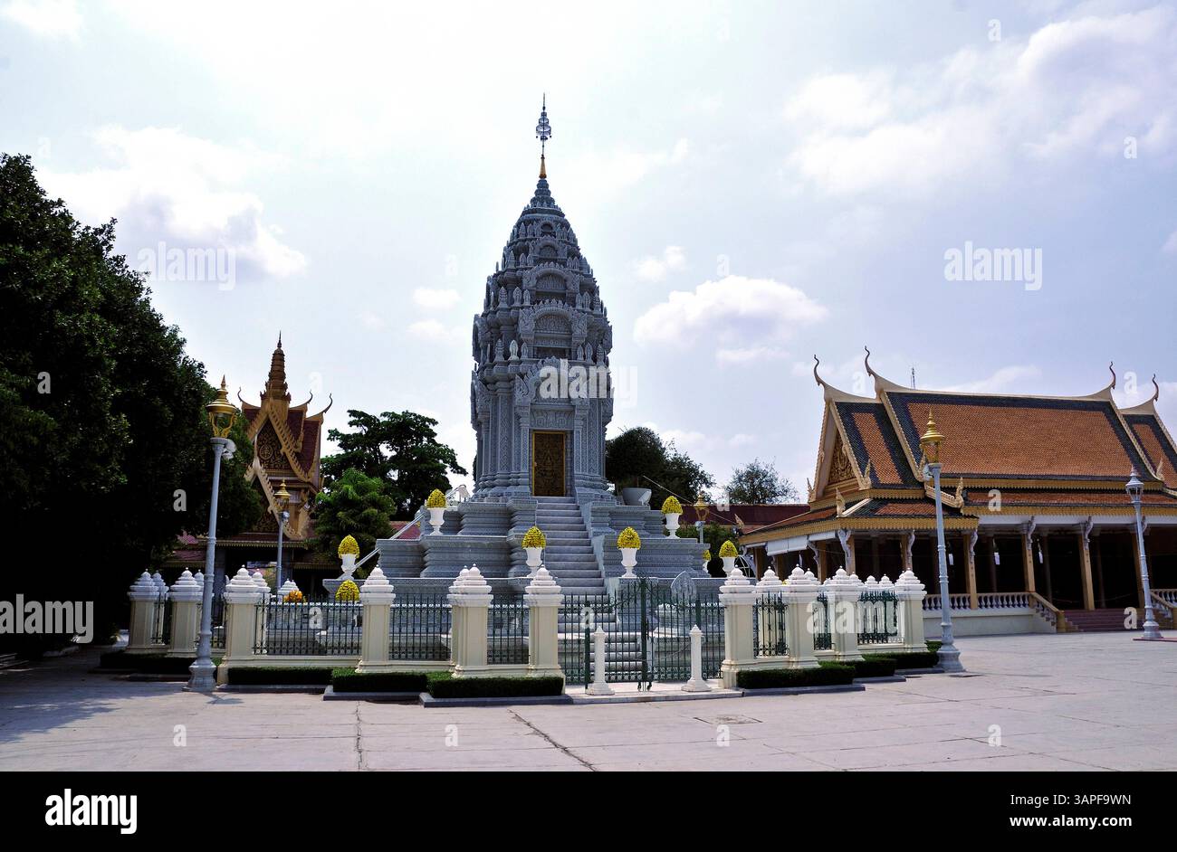 Prinzessin Kantha Bopha Stupa auf dem Königspalastgelände. Phnom Penh, Kambodscha. phnom penh 01 ...