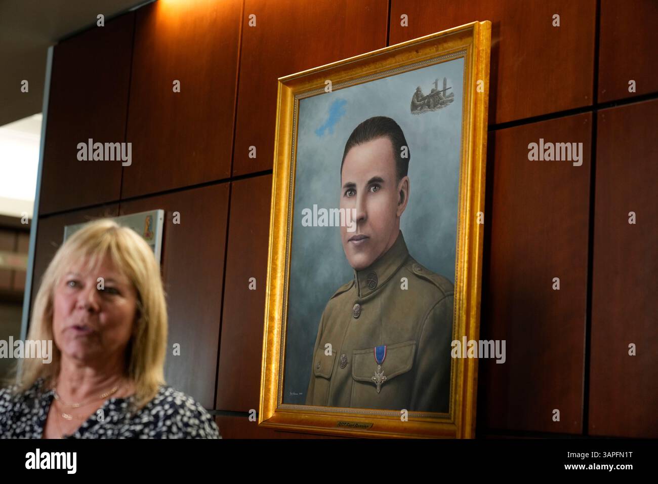 Ms. Sue Conger-Williams, Fred Benning's granddaughter gives and ...