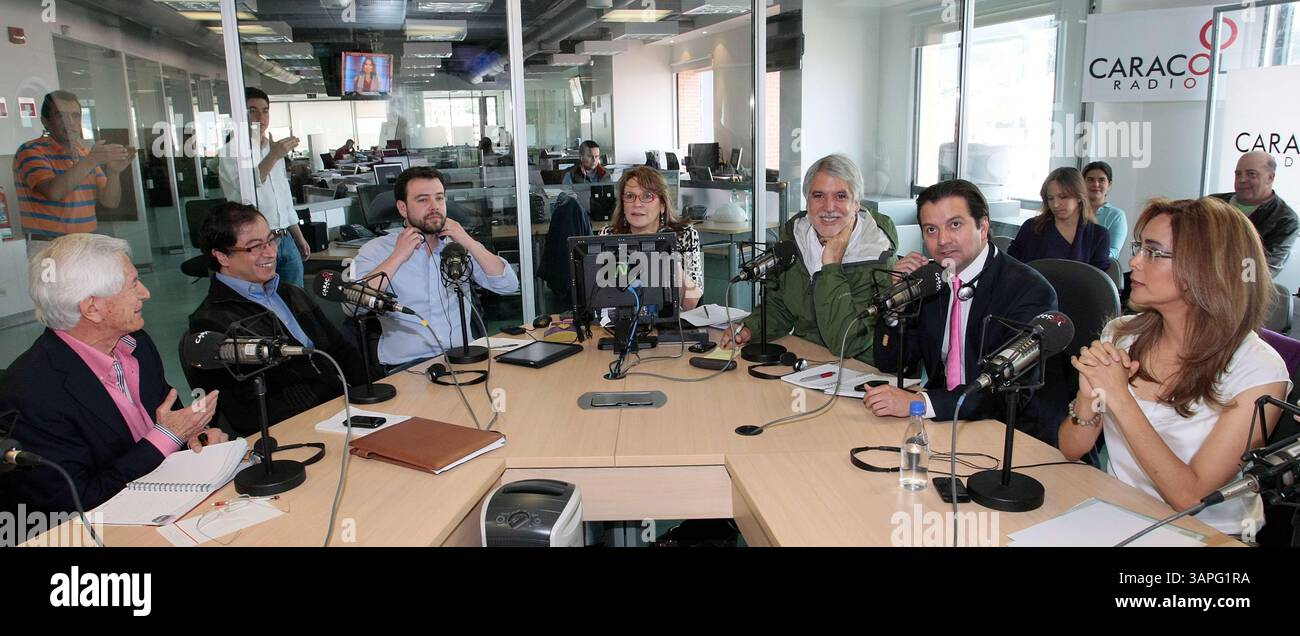 Radio periodista hi-res stock photography and images - Alamy