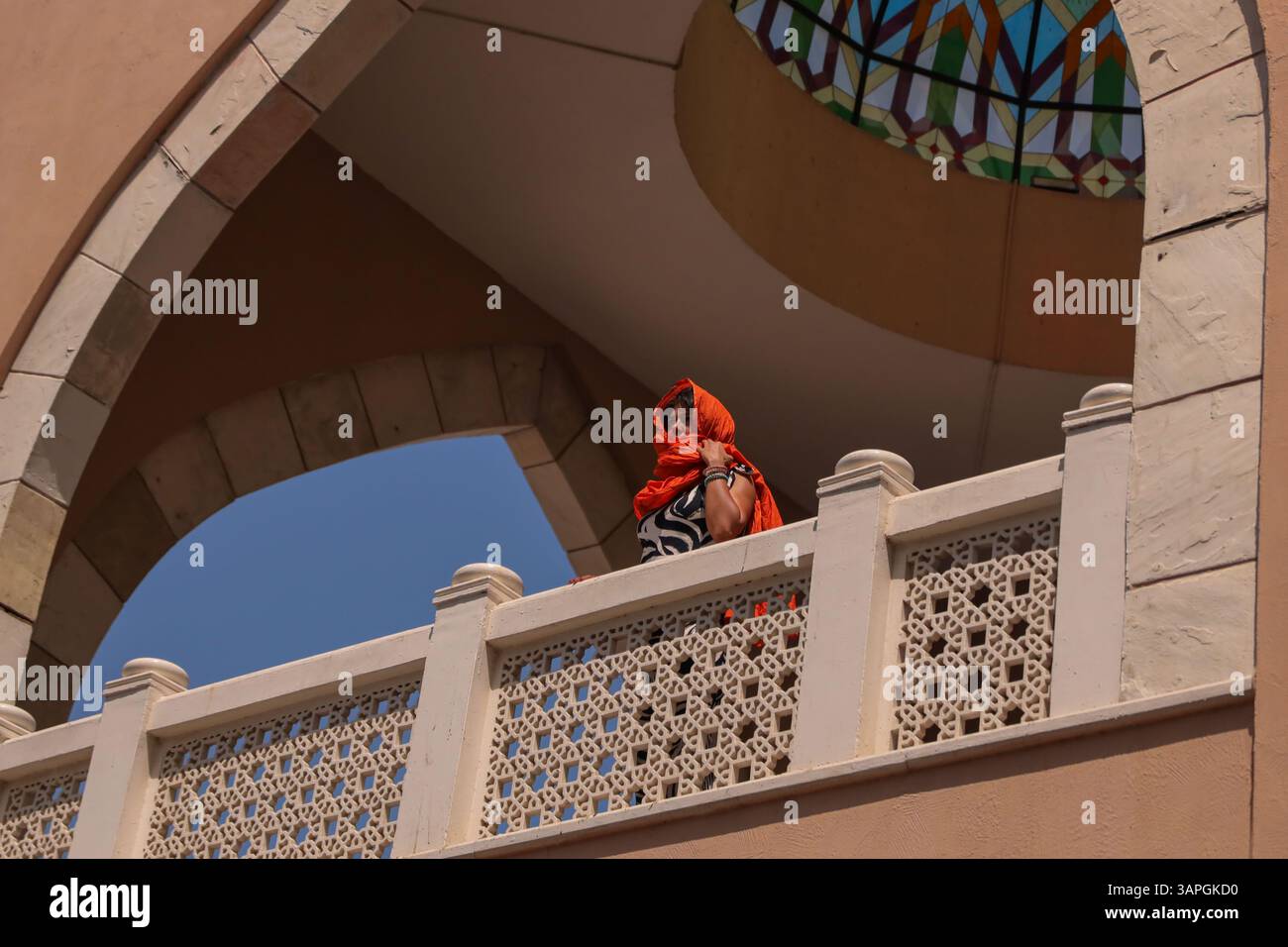 Muscat, Istanbul, Oman. 16th Apr, 2025. A woman stands on the balcony ...