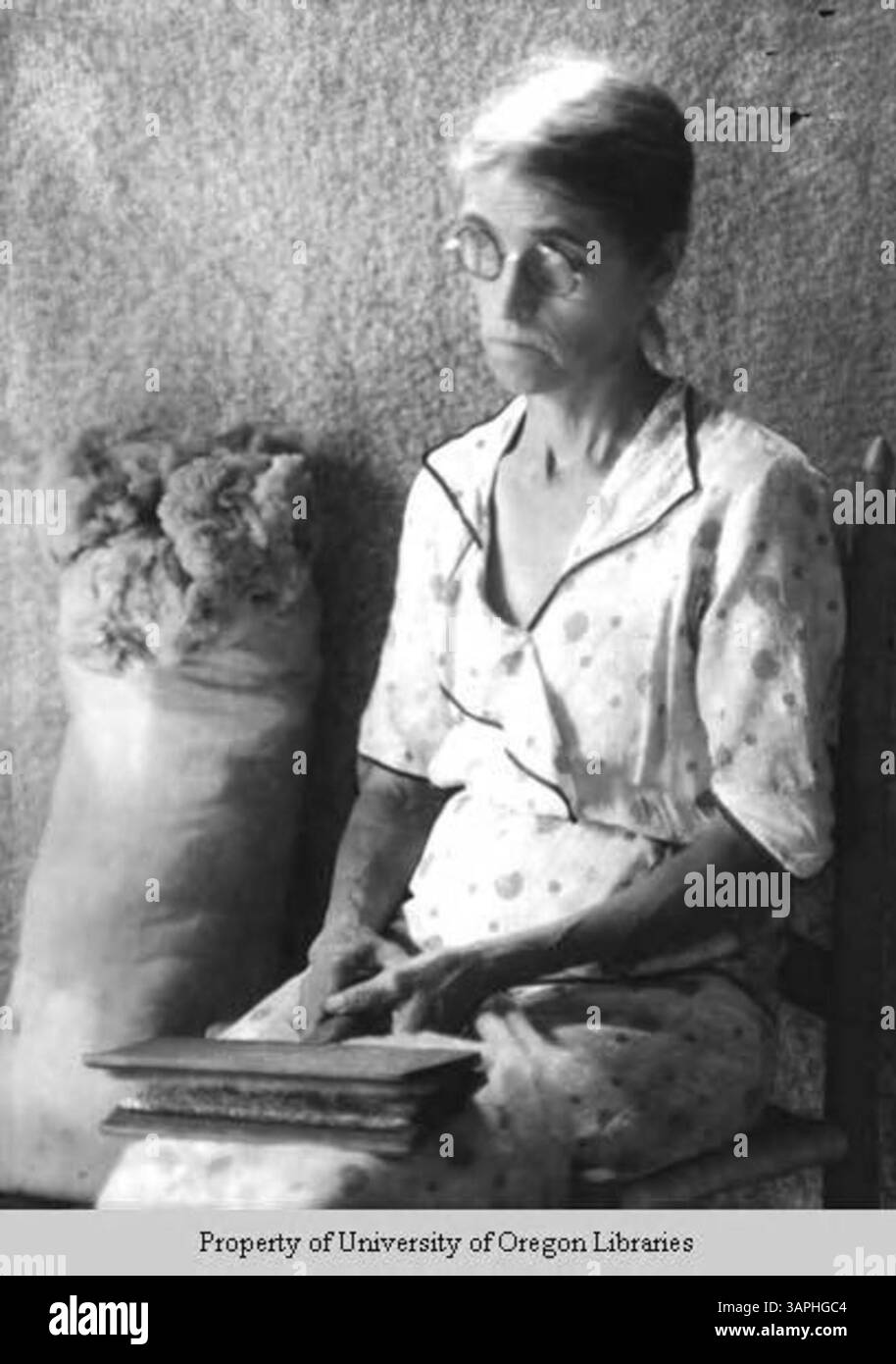 Handicraft traditional work in Black and White Stock Photos & Images ...