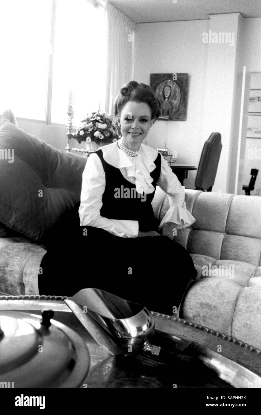 Jan. 1, 2011 - JUNE LOCKHART AT HOME AT THE EDGEWATER TOWERS IN SANTA ...
