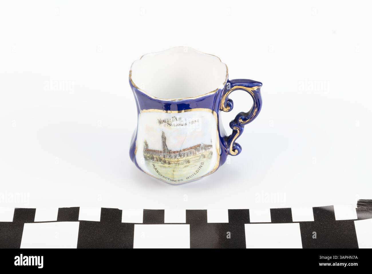 This child’s tea set from the 1904 World's Fair features cobalt blue ...