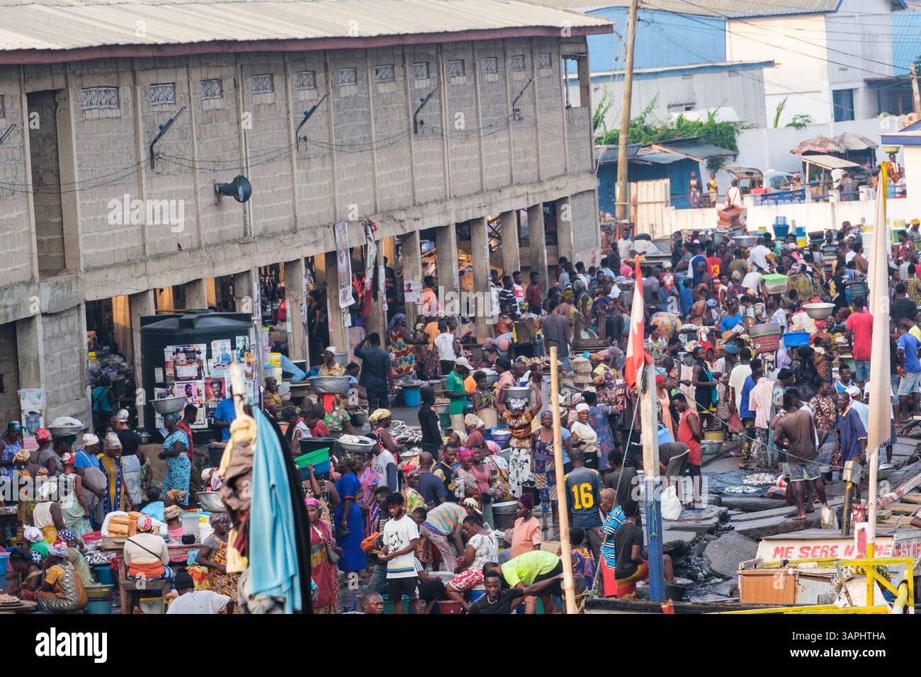 Ghana, Elmina. Early Morning in the Elmina Fish Market Stock Photo - Alamy