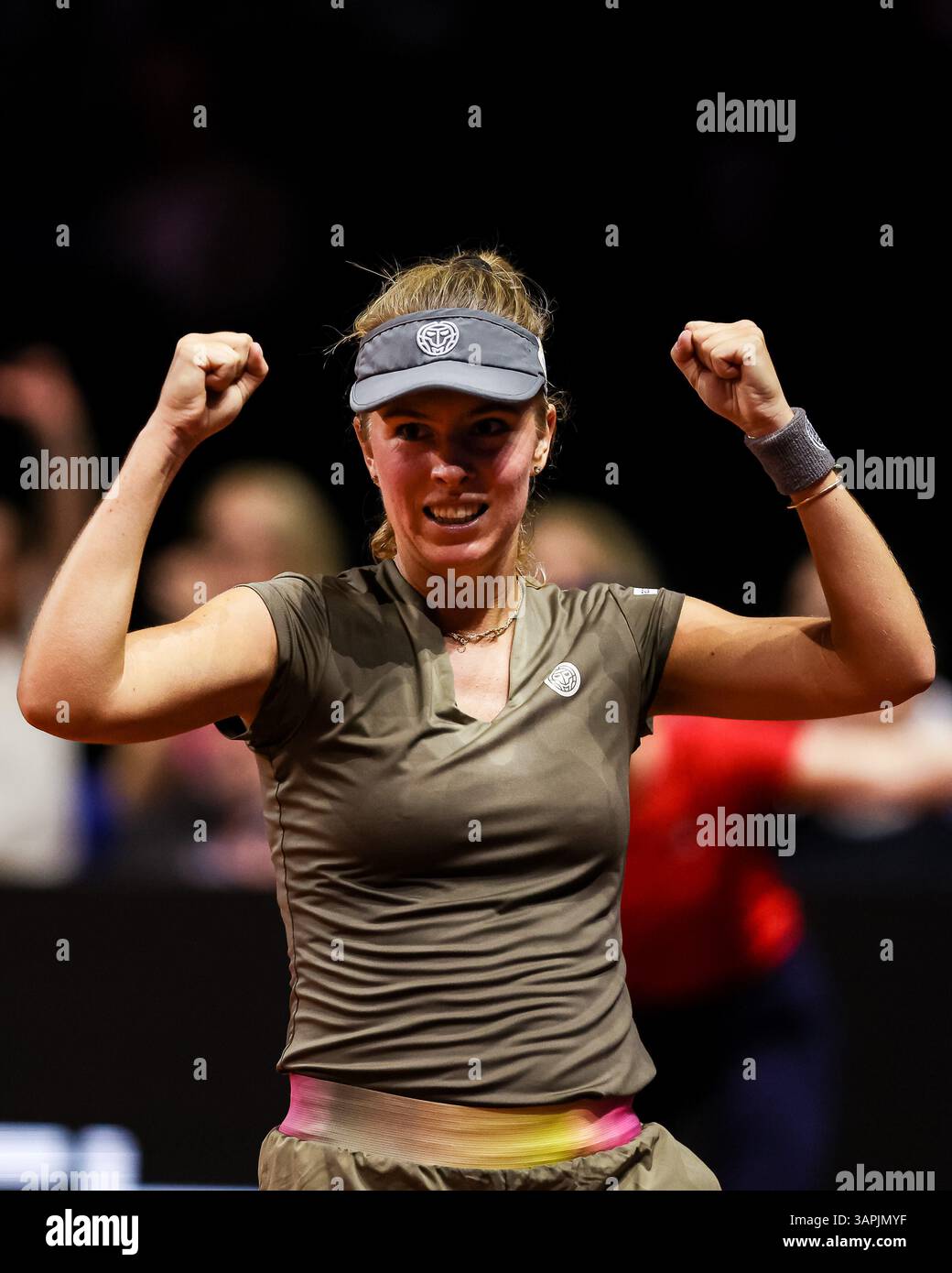 Magdalena Frech gewinnt den Match nach einem harten 3:12 Stunden Kampf ...