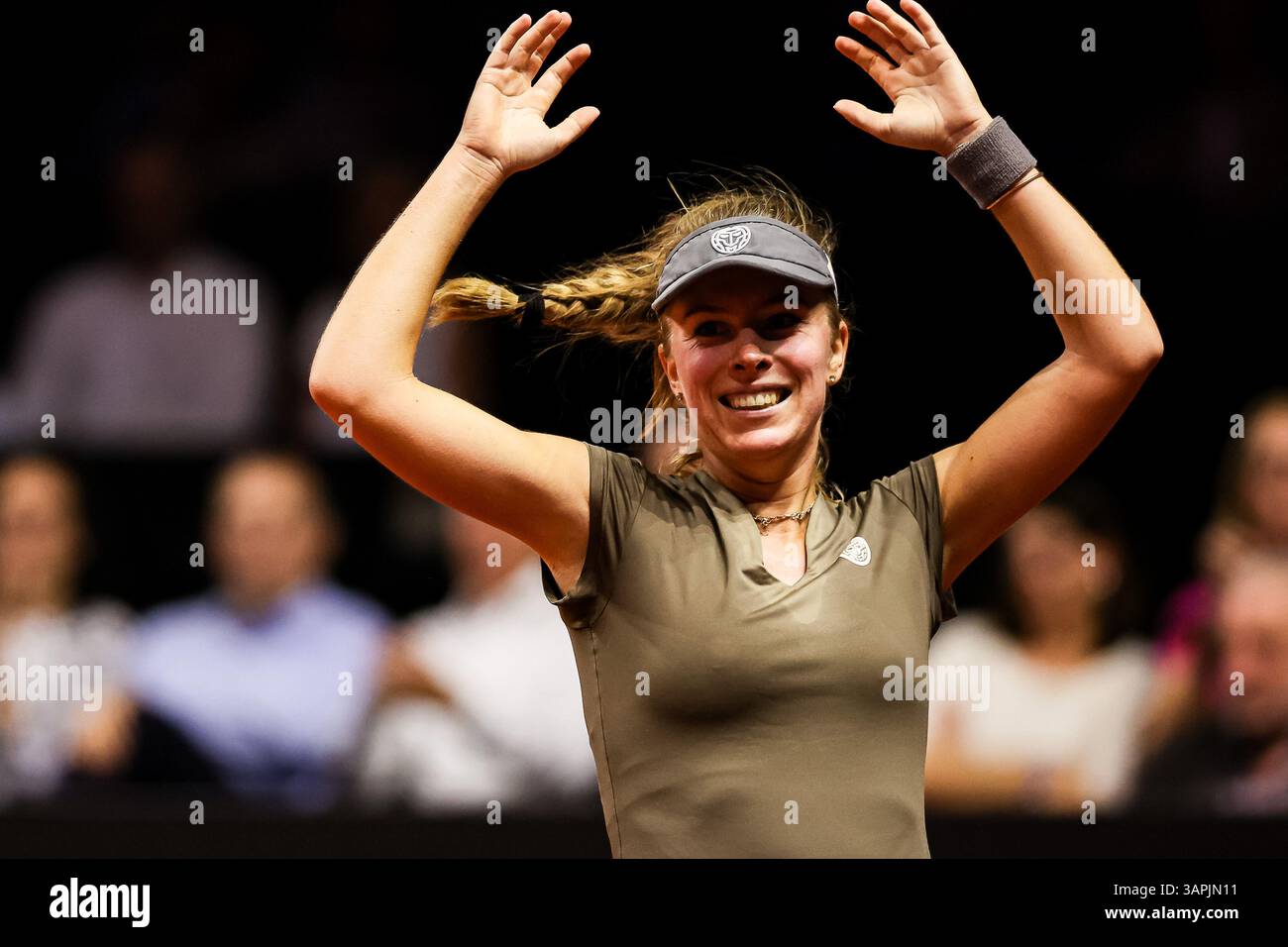 Stuttgart, Deutschland. 16th Apr, 2025. Magdalena Frech gewinnt den ...