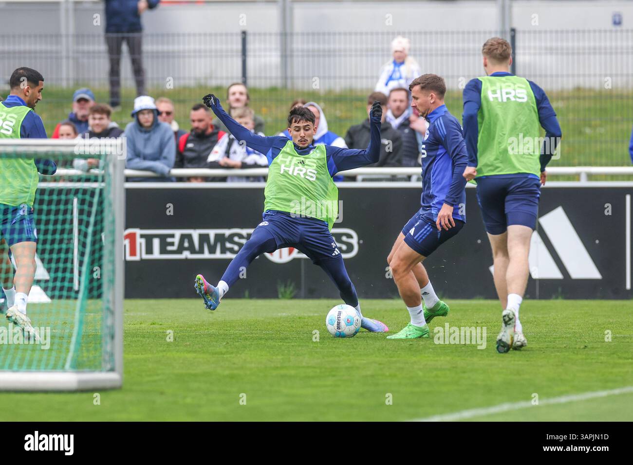 Gelsenkirchen, Deutschland. 16th Apr, 2025. 16.04.2025, Fussball, Saison 2024/2025, 2 ...