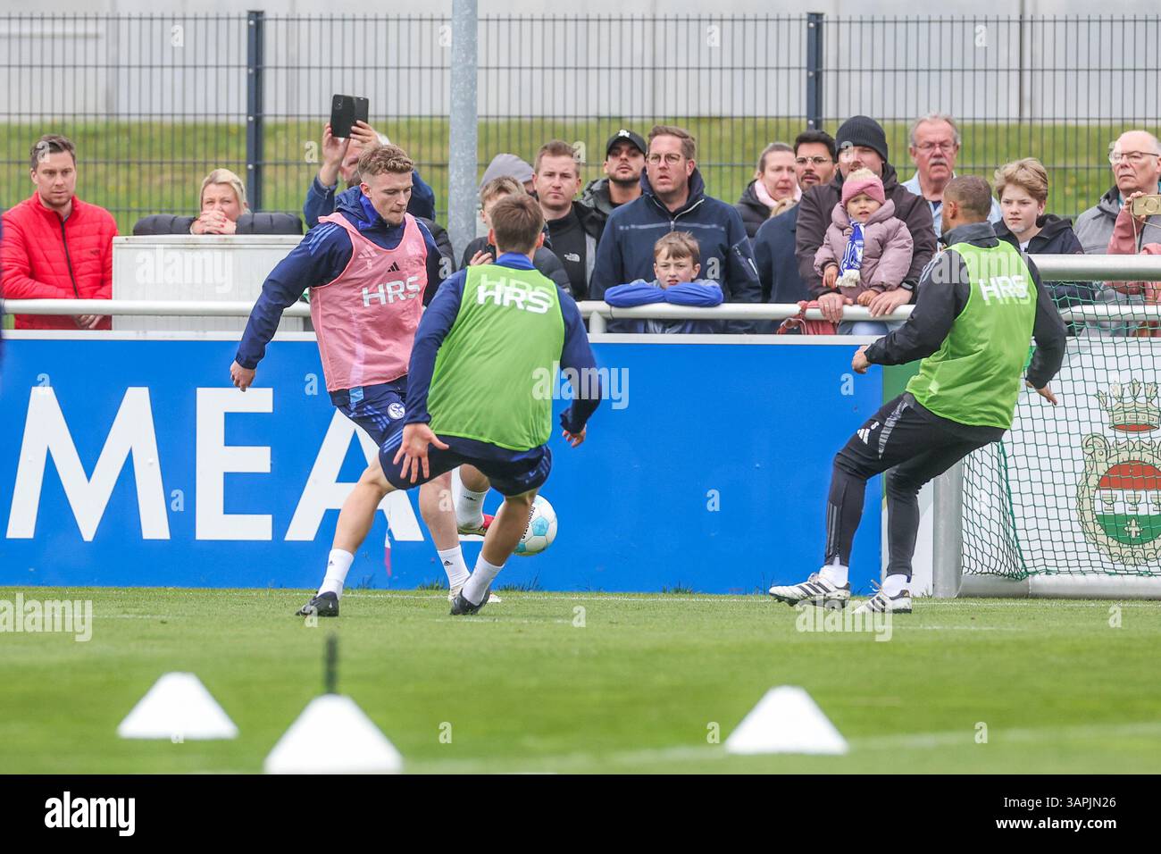 Gelsenkirchen, Deutschland. 16th Apr, 2025. 16.04.2025, Fussball ...