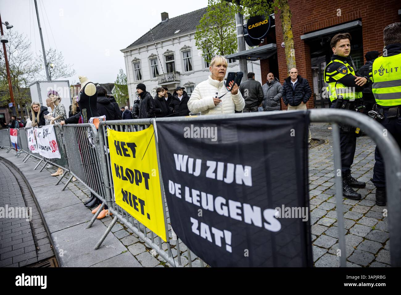 UDEN - Demonstrators during a residents' meeting about a planned azc in ...